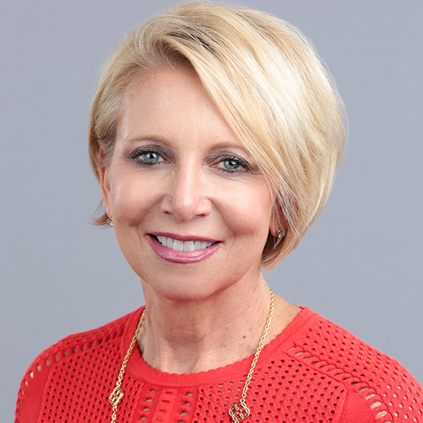 Jennifer Hendry, CrossView Realty - Featured Agent Magazine